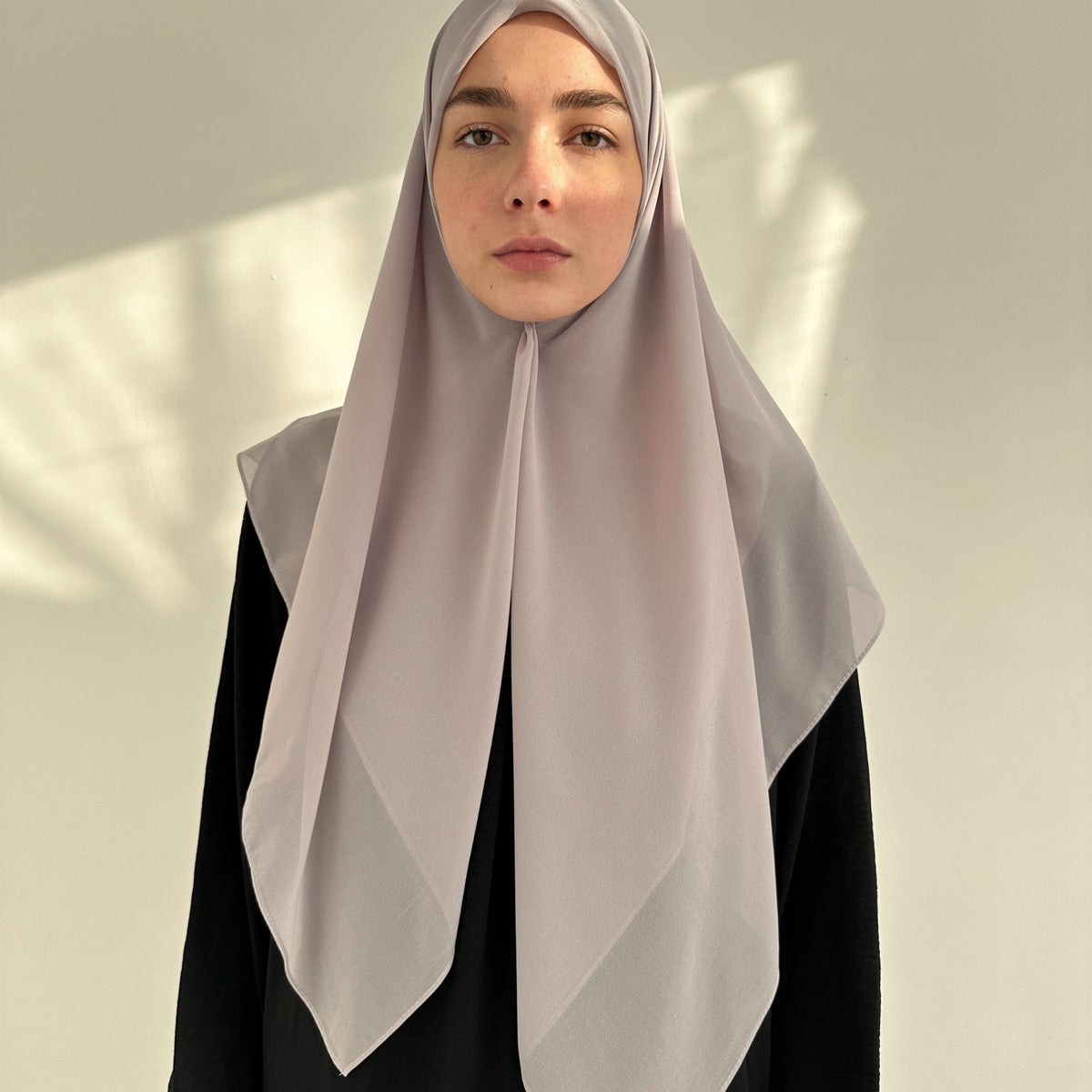 GREY MUSLIN SQUARE HIJAB – BANTIK